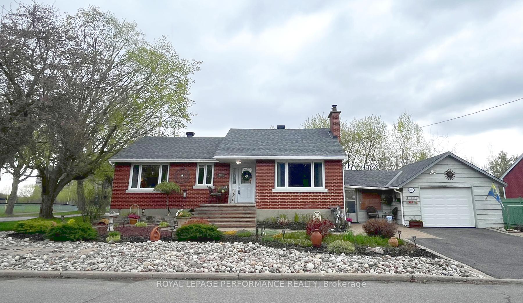 2195 Prospect Avenue, Alta Vista and Area, ON K1H 7G2