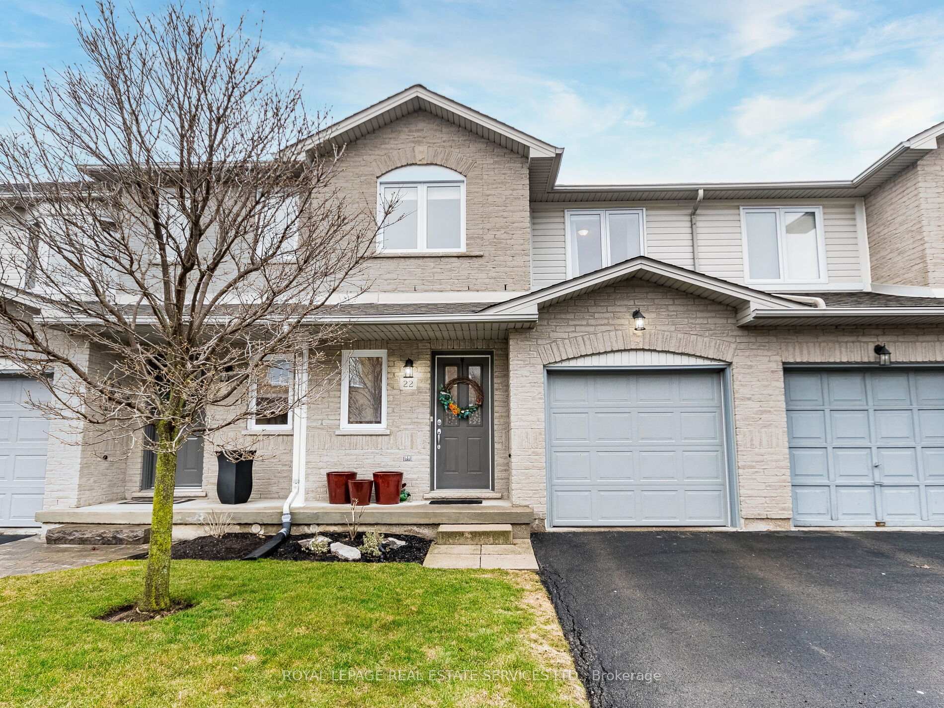 22 - 800 Paramount Drive, Hamilton, ON L8J 3V7