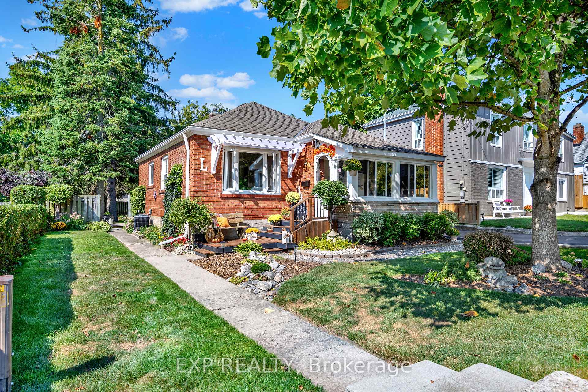 22 Amber Road, Cambridge, ON N1R 5K1