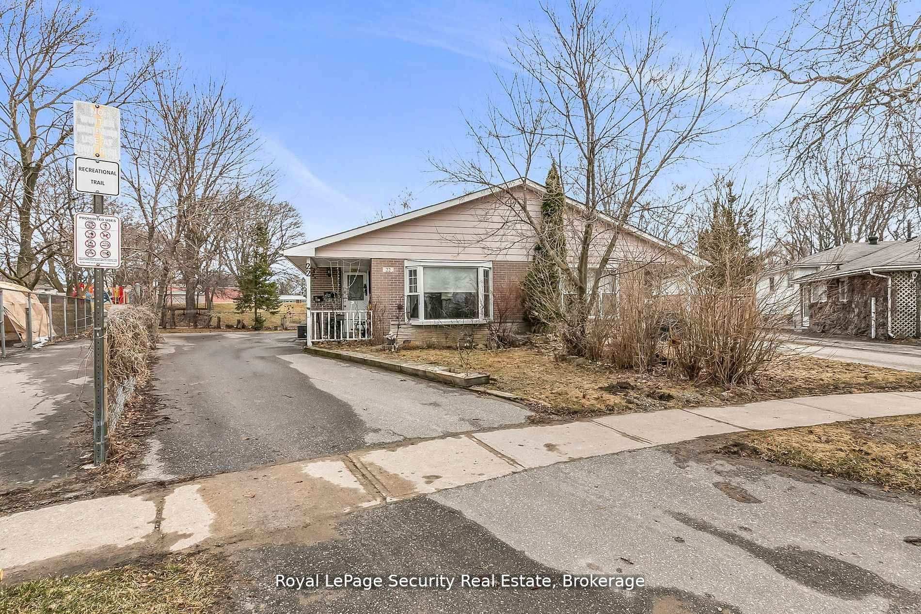 22 Burbank Place, Barrie, ON L4M 2S8