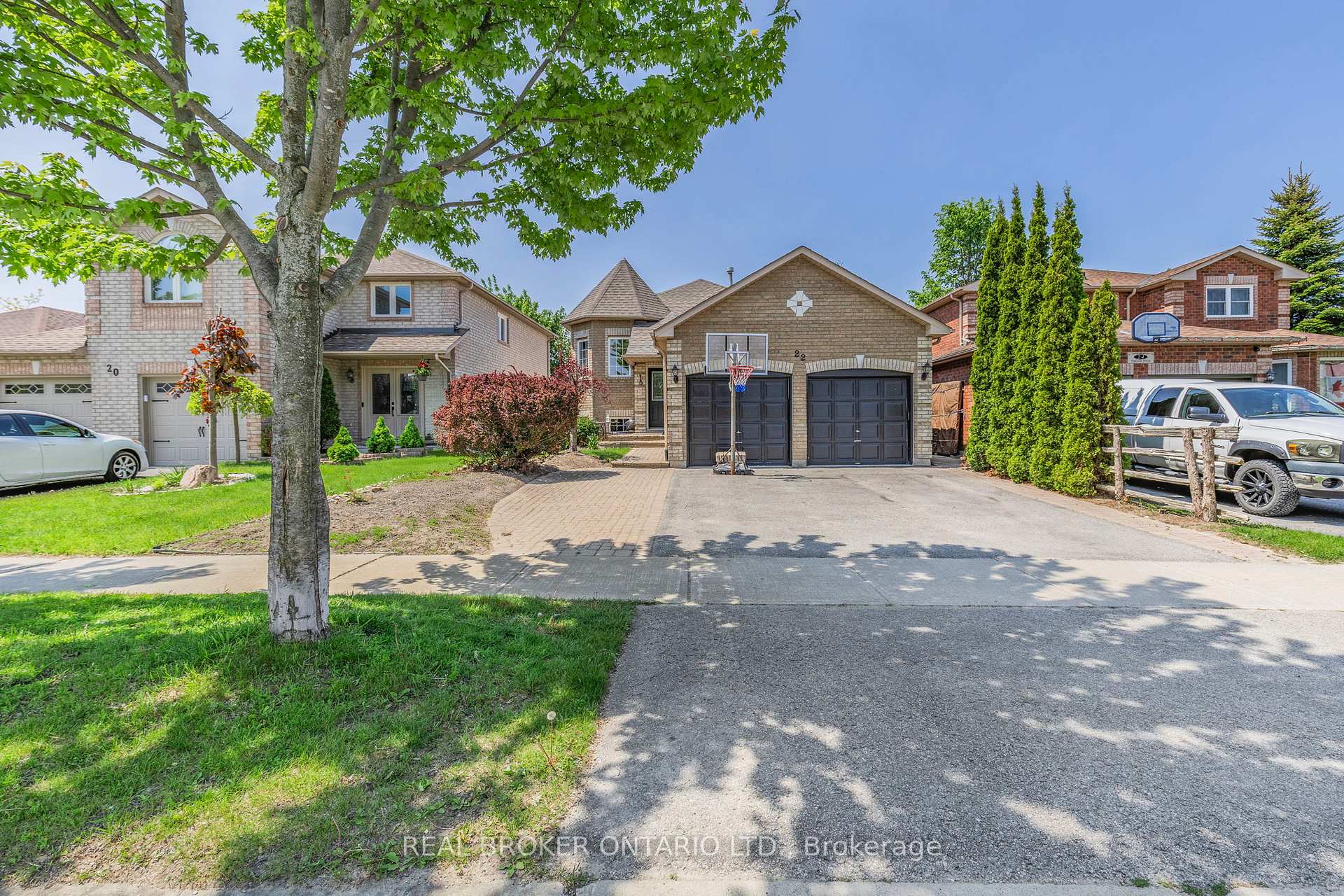 22 Dykstra Drive, Barrie, ON L4N 0E2