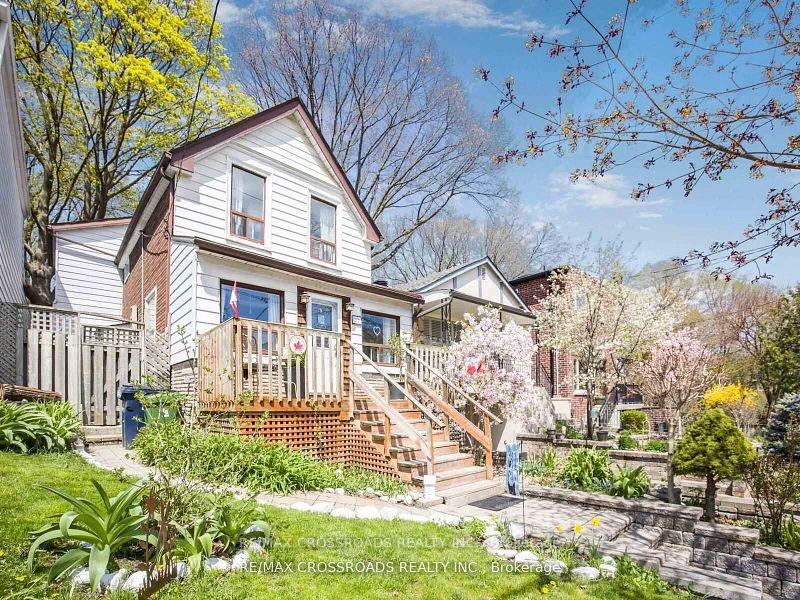 22 Ivy Avenue, Toronto, ON M4L 2H7