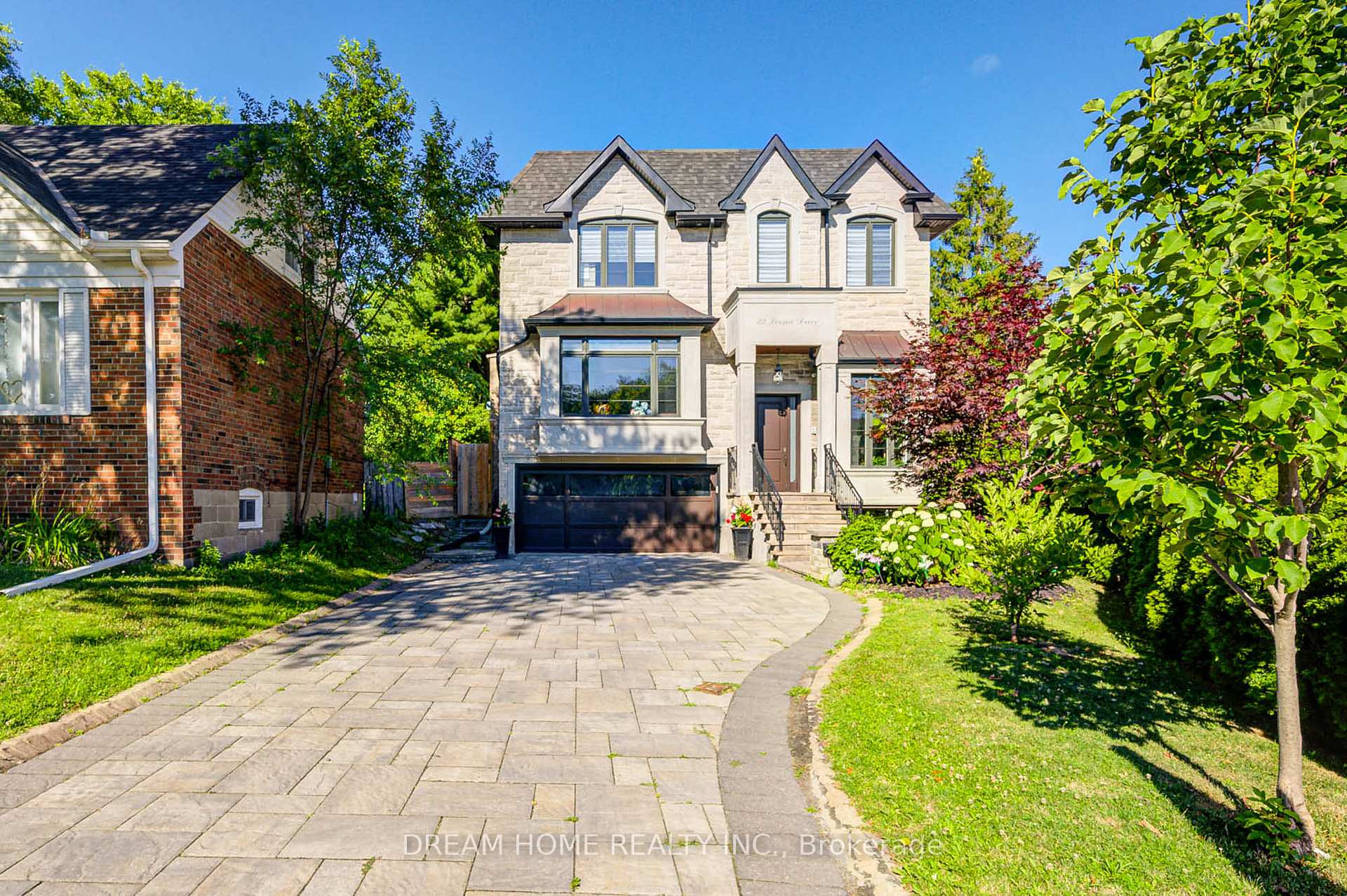22 Leona Drive, Toronto, ON M2N 4V5