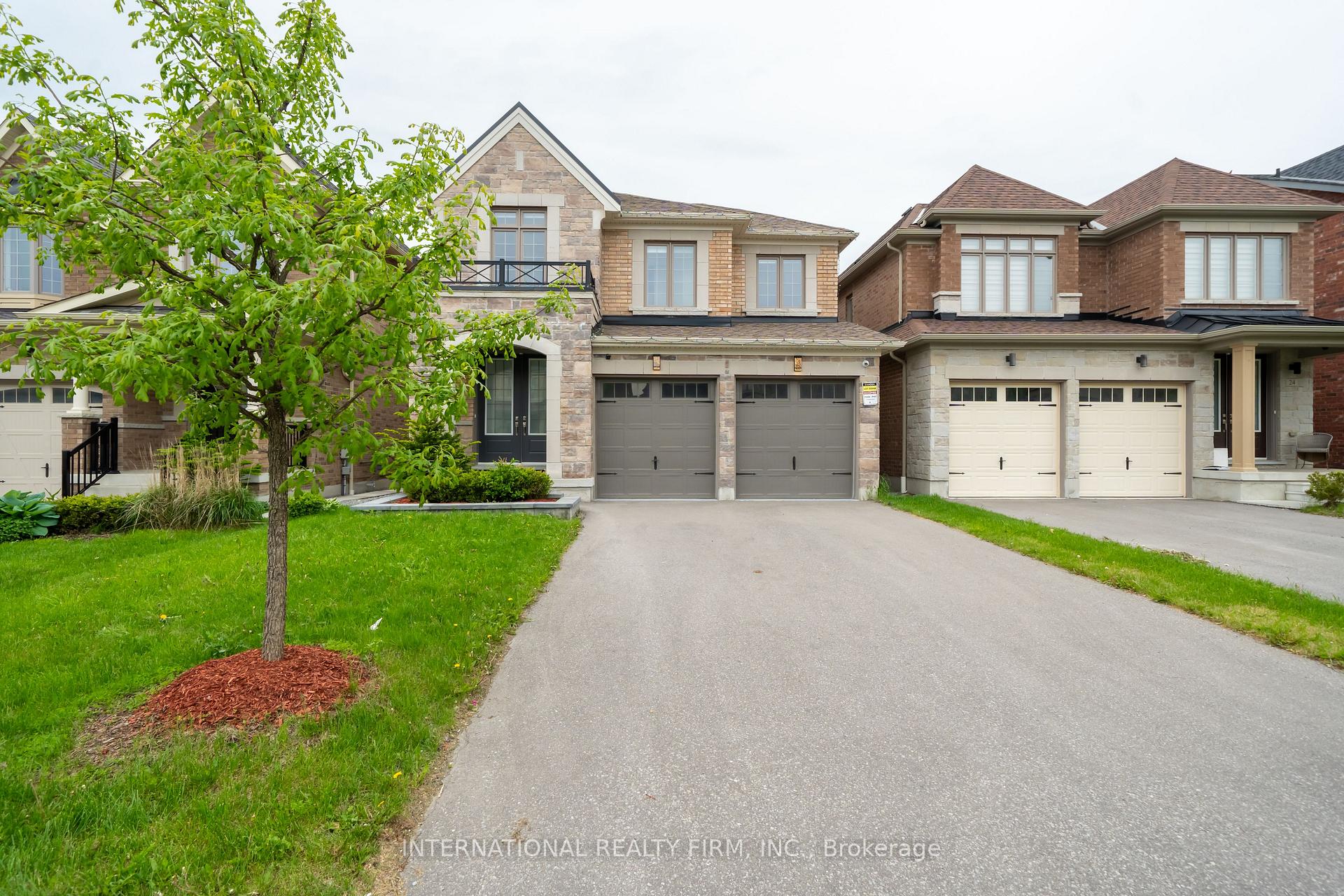 22 Lockton Street, Whitby, ON L1P 0E1