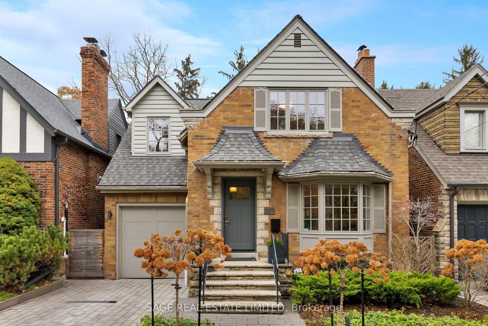 22 Queen Anne Road, Toronto, ON M8X 1S9