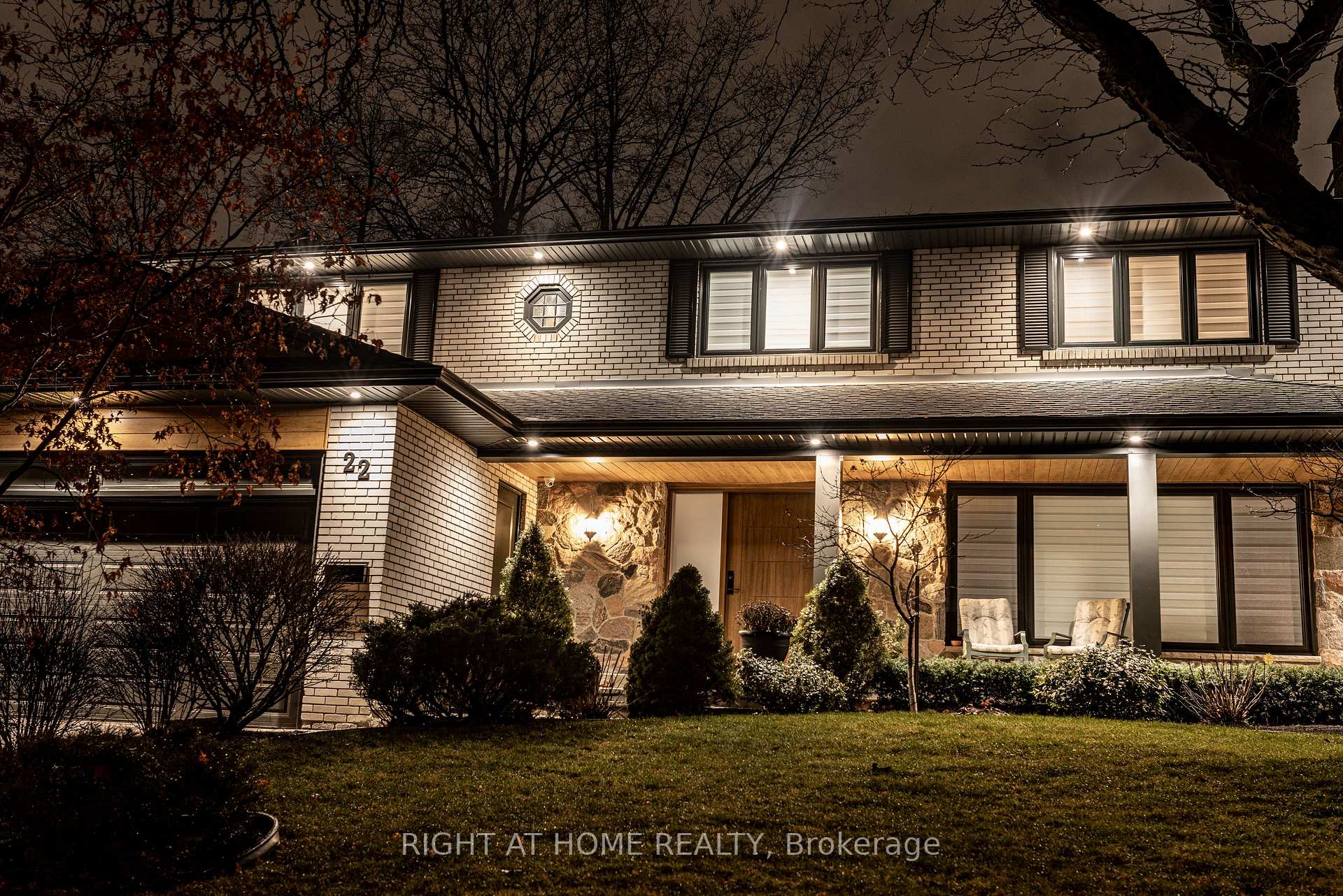 22 Silverthorne Bush Drive, Toronto, ON M9C 2X5