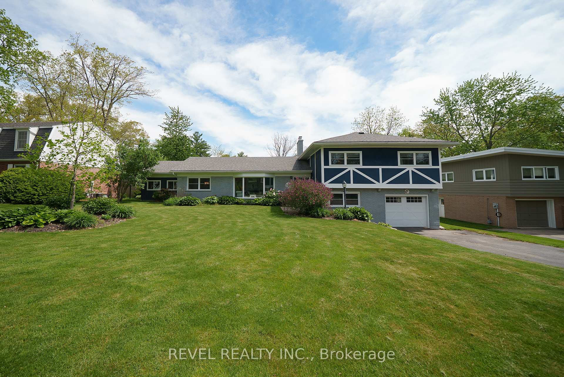 22 Summerhayes Crescent, Brantford, ON N3R 5J1