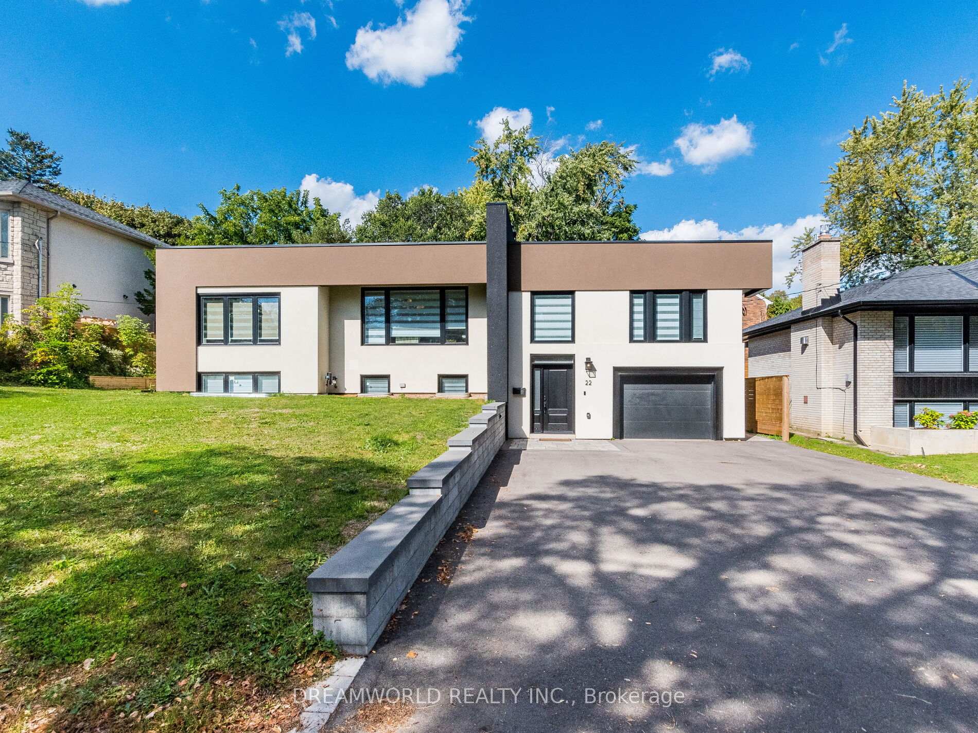 22 Yorkleigh Avenue, Toronto, ON M9P 1Y4