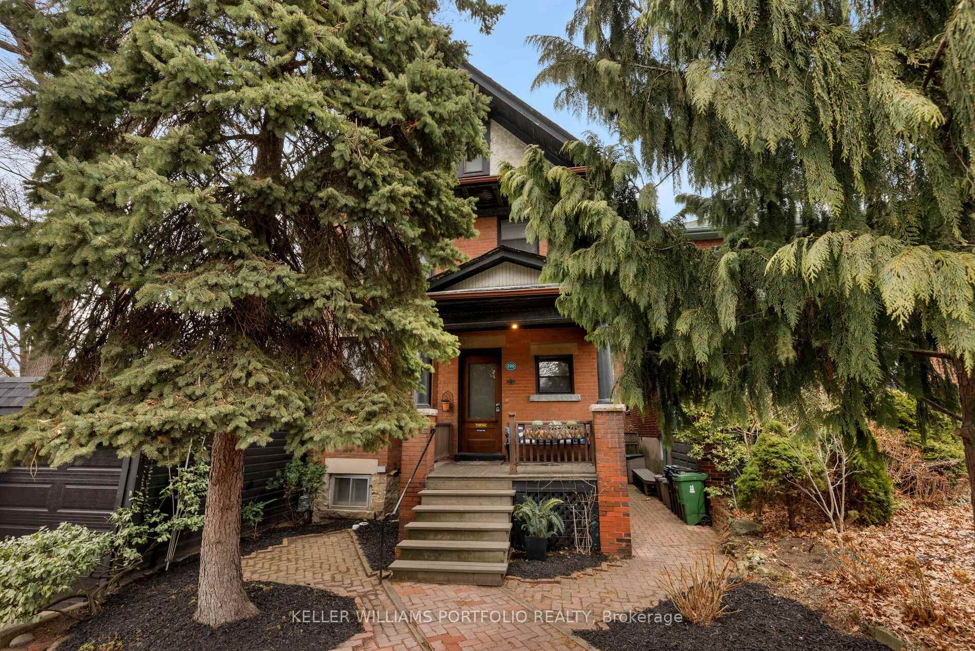 220 Howard Park Avenue, Toronto, ON M6R 1W2