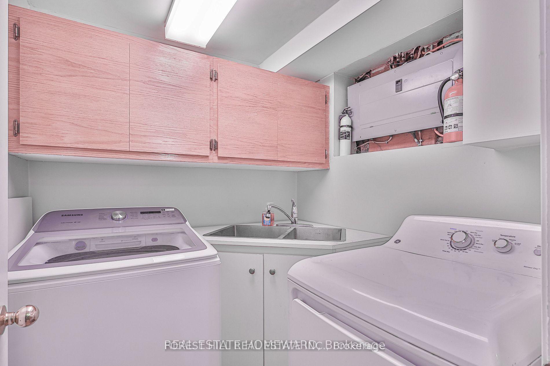 (Main) - 220 Neal Drive, Richmond Hill, ON L4C 3L1