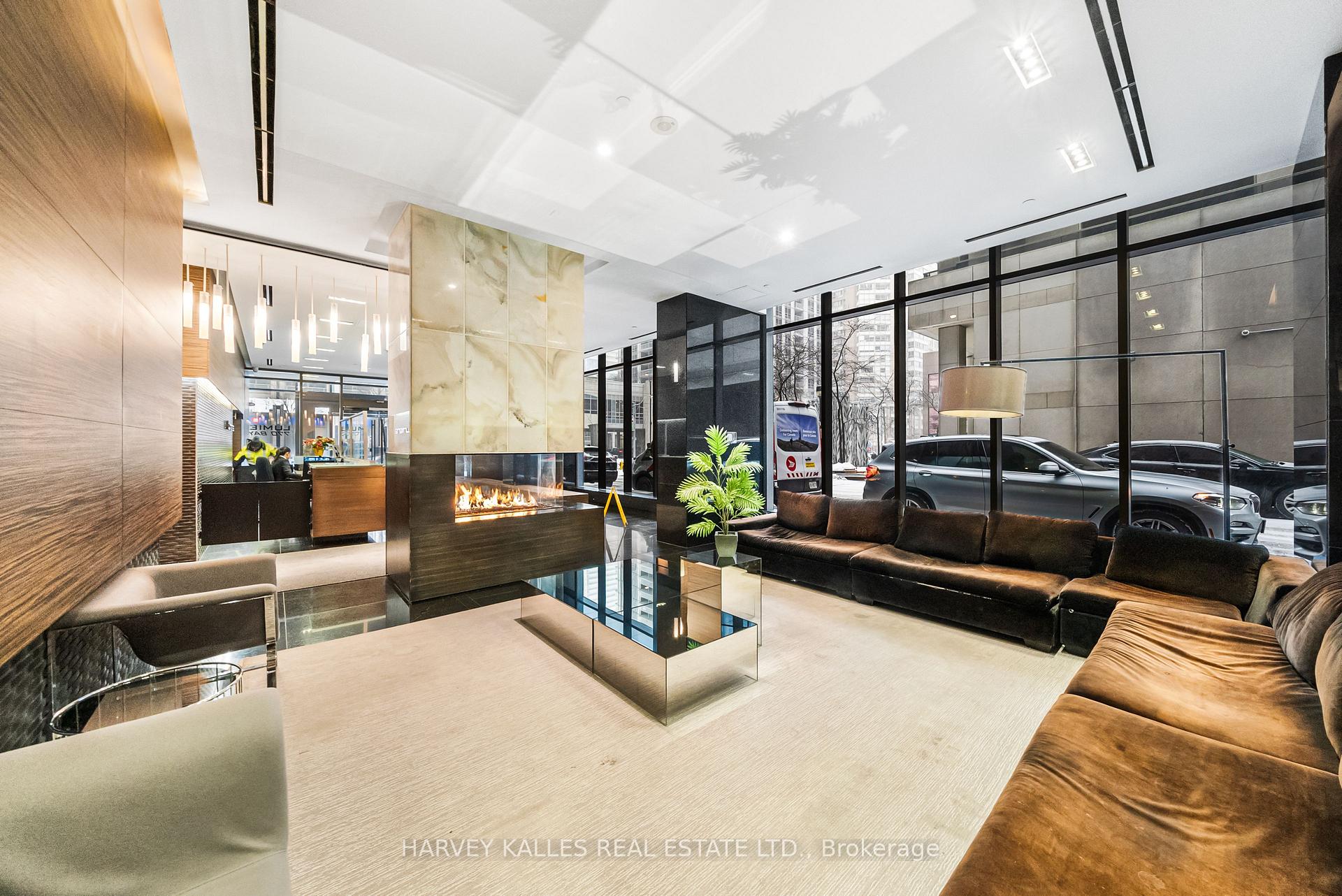 2203 - 770 Bay Street, Toronto, ON M5G 0A6