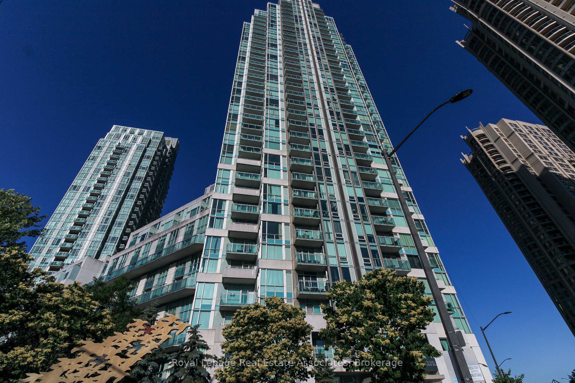 2208 - 3939 Duke Of York Boulevard, Mississauga, ON L5B 4N2