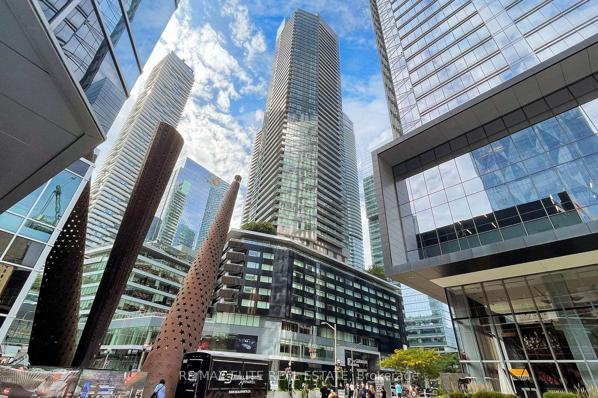 2208 - 65 Bremner Boulevard, Toronto, ON M5J 0A7