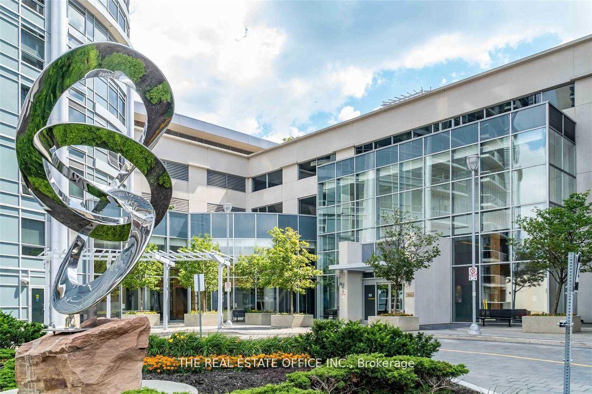 221 - 135 Village Green Square, Toronto, ON M1S 0G4