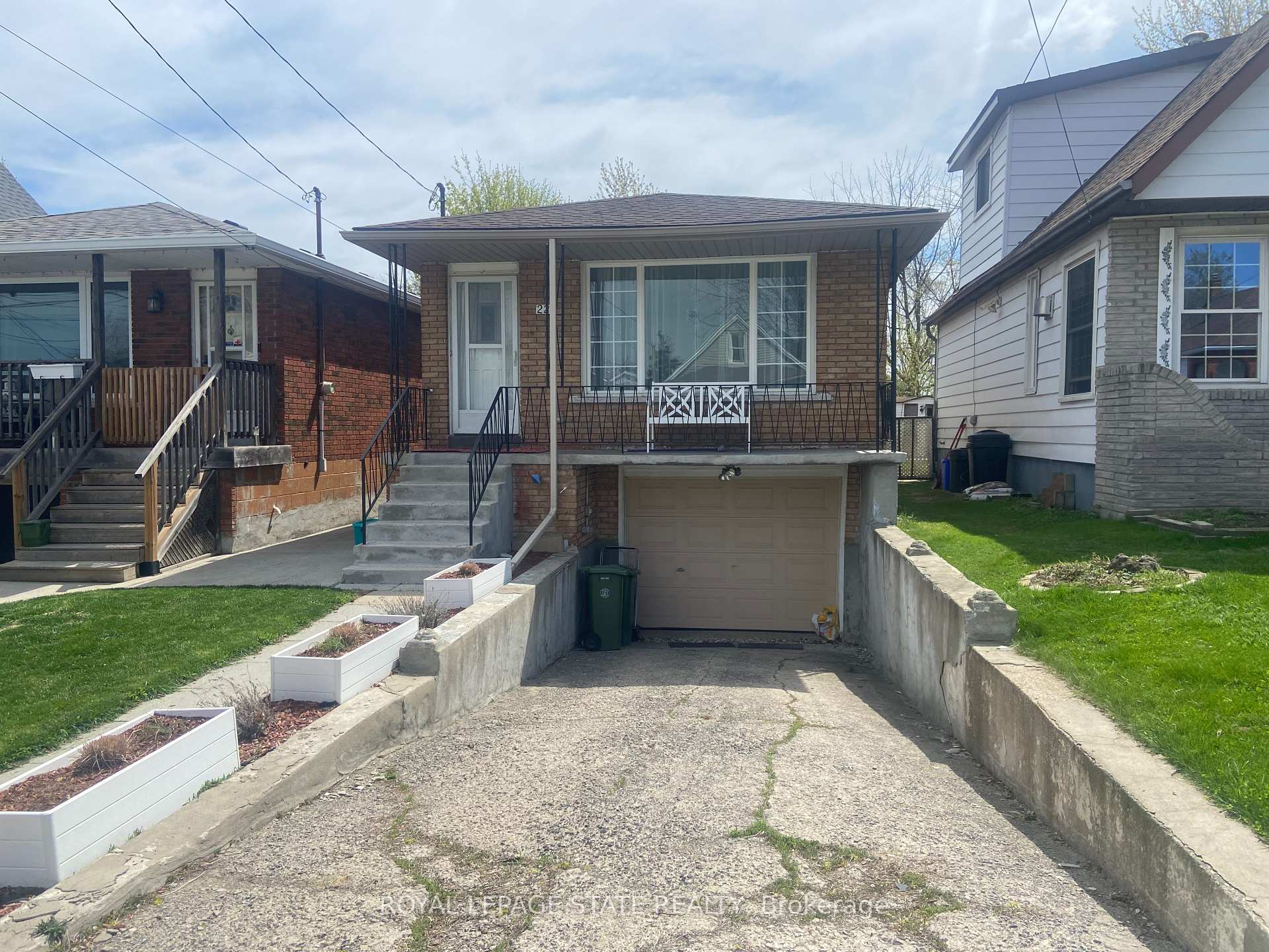 221 East 24th Street, Hamilton, ON L8V 2Y5