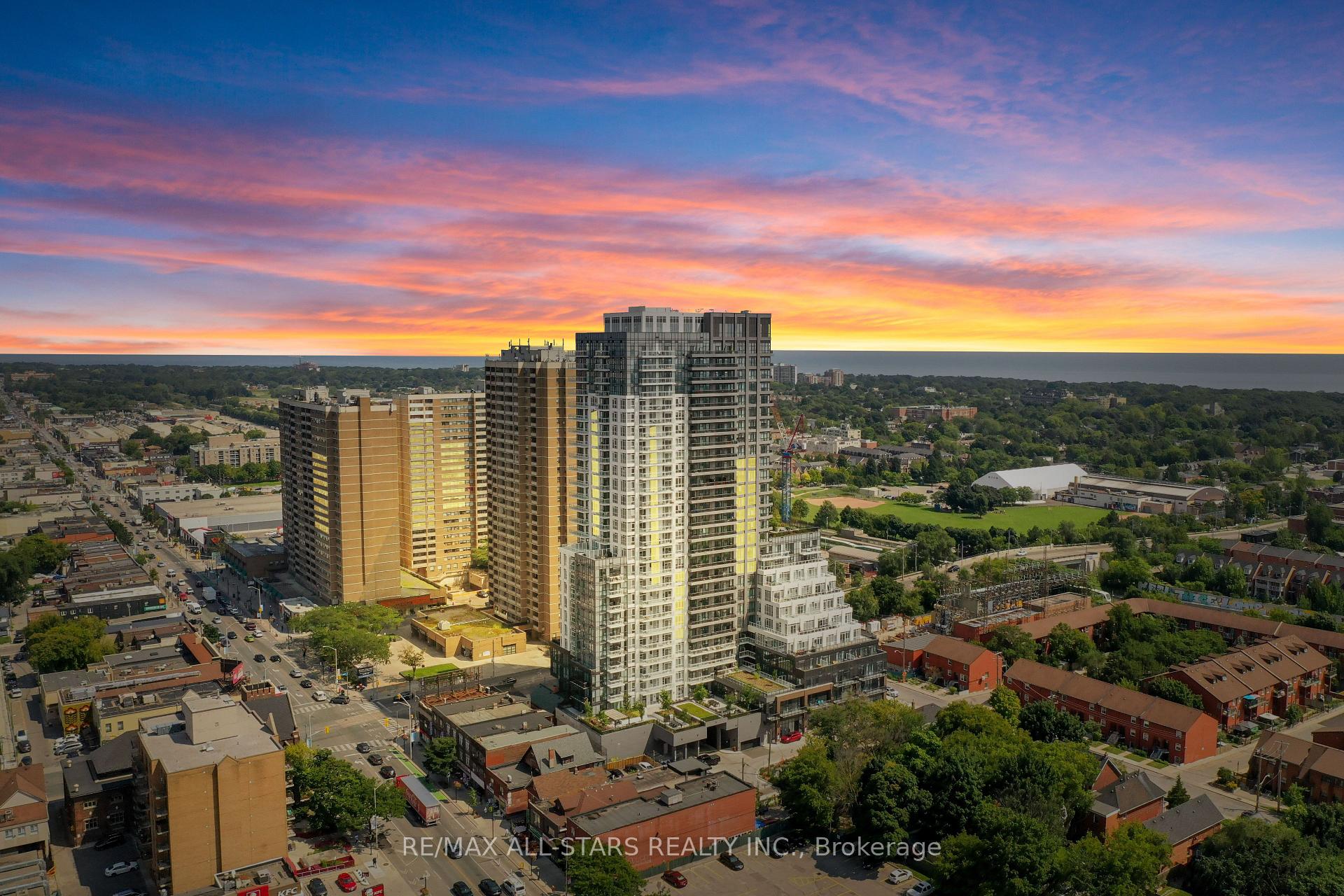2210 - 286 Main Street, Toronto, ON M4C 4X4