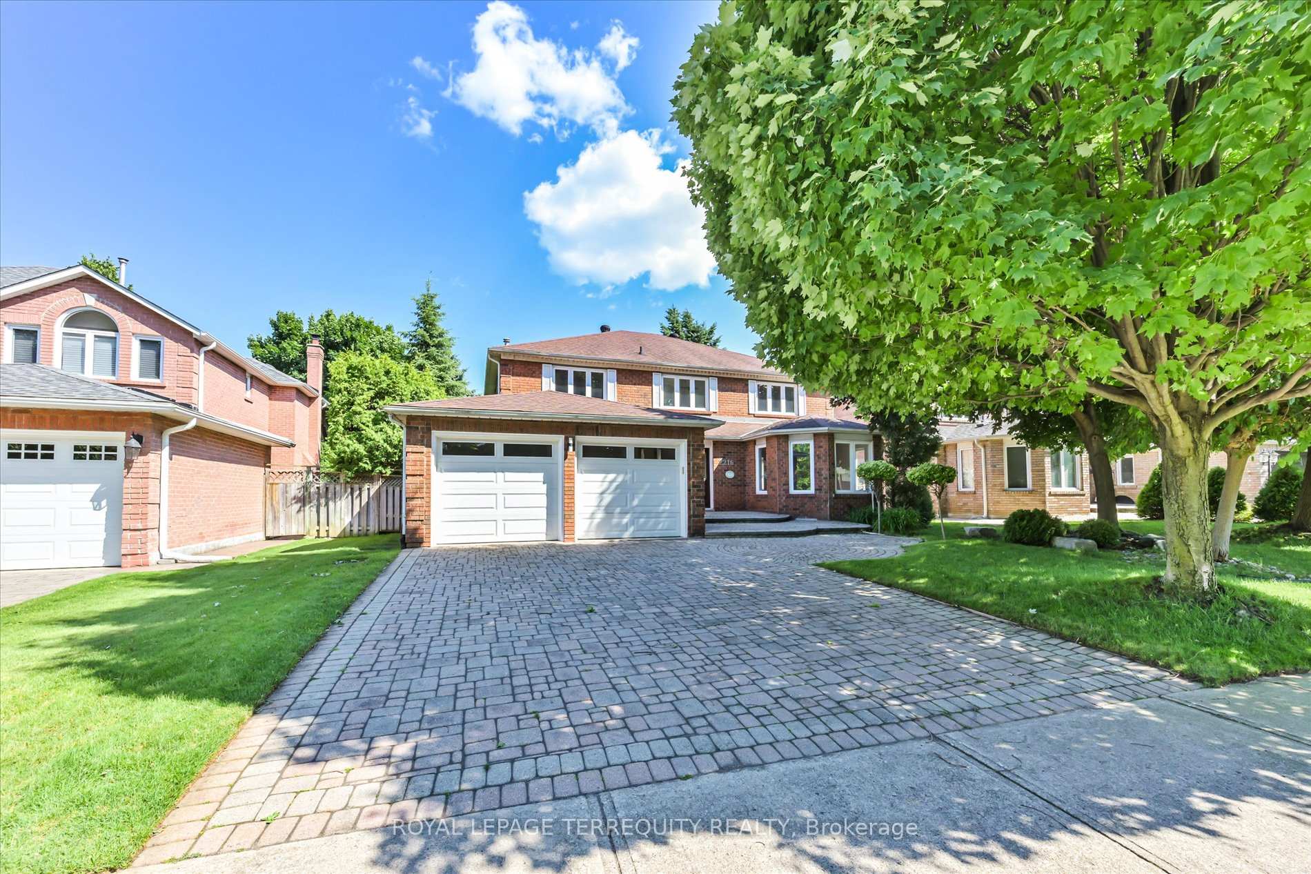2216 Dunvegan Avenue, Oakville, ON L6J 6P7