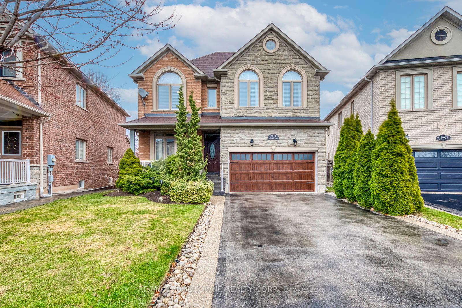 2218 Hatfield Drive, Oakville, ON L6M 4W4