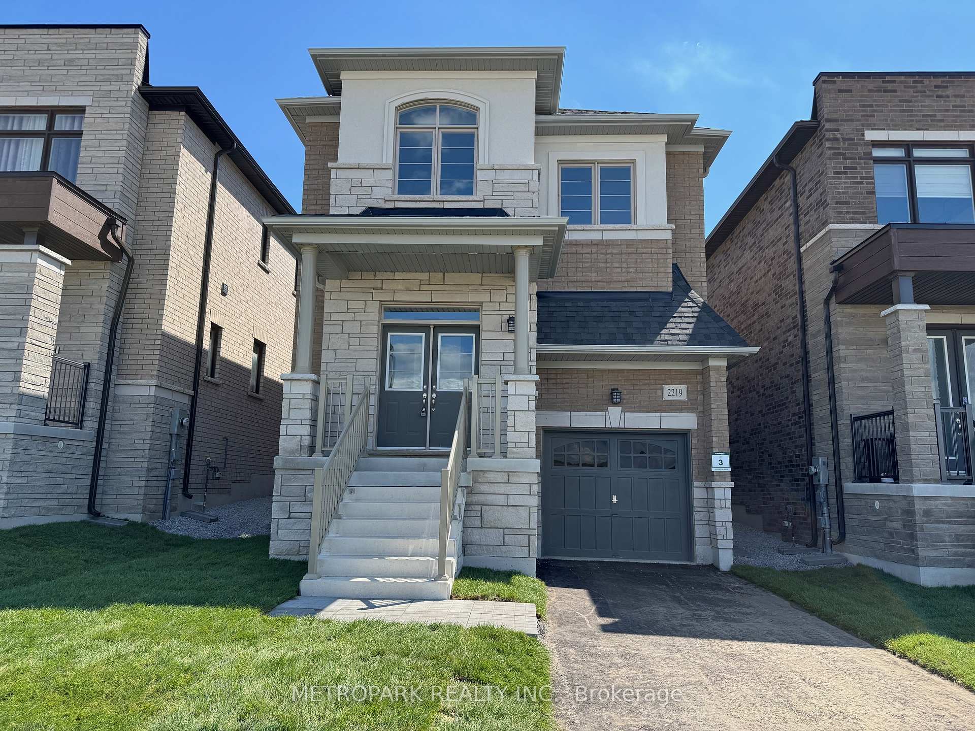 2219 Crystal Drive, Oshawa, ON L1H 0H4