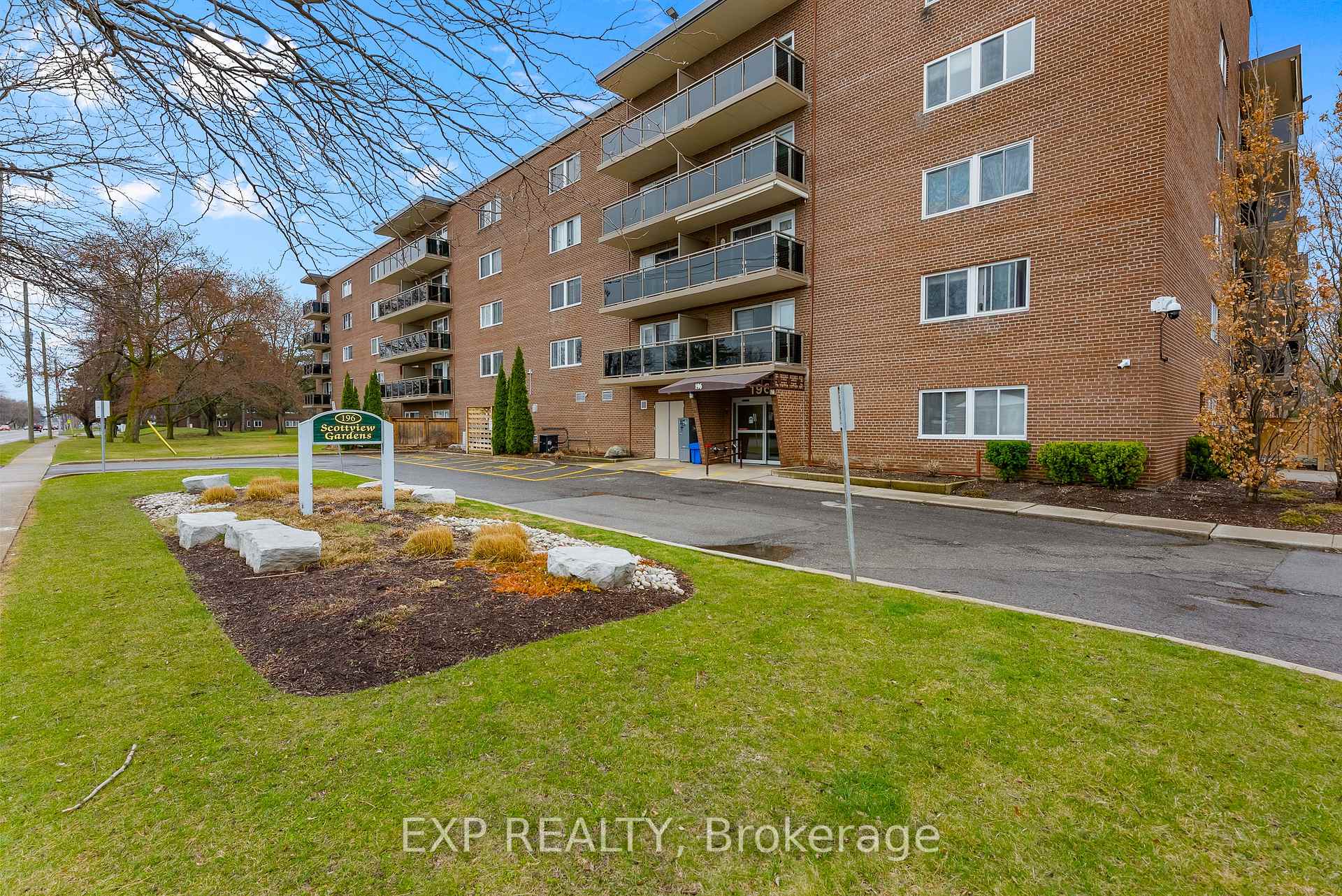 #222 - 196 SCOTT Street, St. Catharines, ON L2N 5T2