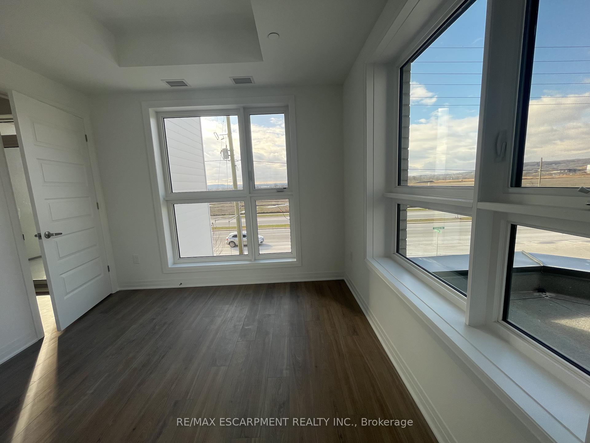 222 - 490 Gordon Krantz Avenue, Milton, ON L9T 2X5