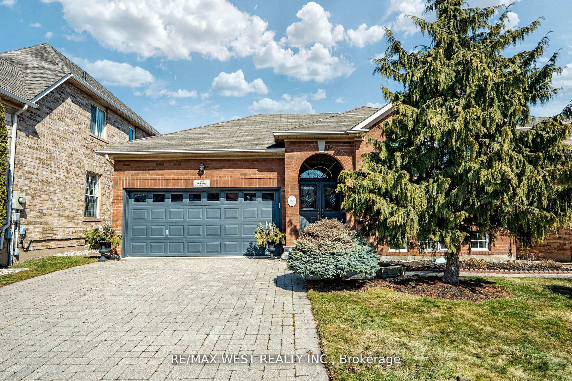 2223 Lapsley Crescent, Oakville, ON L6M 4V1