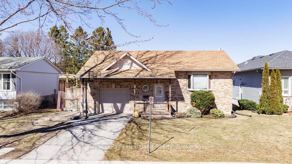 223 Bennett Street E, Goderich, ON N7A 1A8