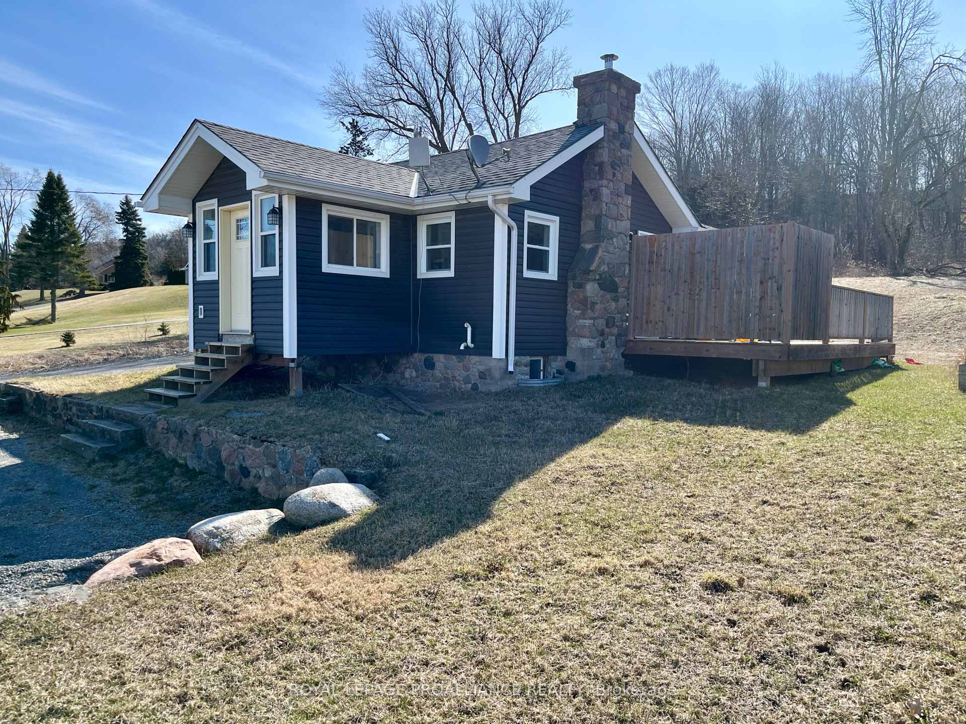 2237 County Rd 3, Prince Edward County, ON K0K 1L0