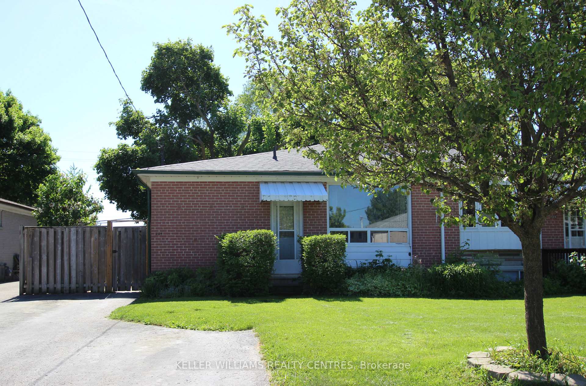224 Axminster Drive, Richmond Hill, ON L4C 2W1