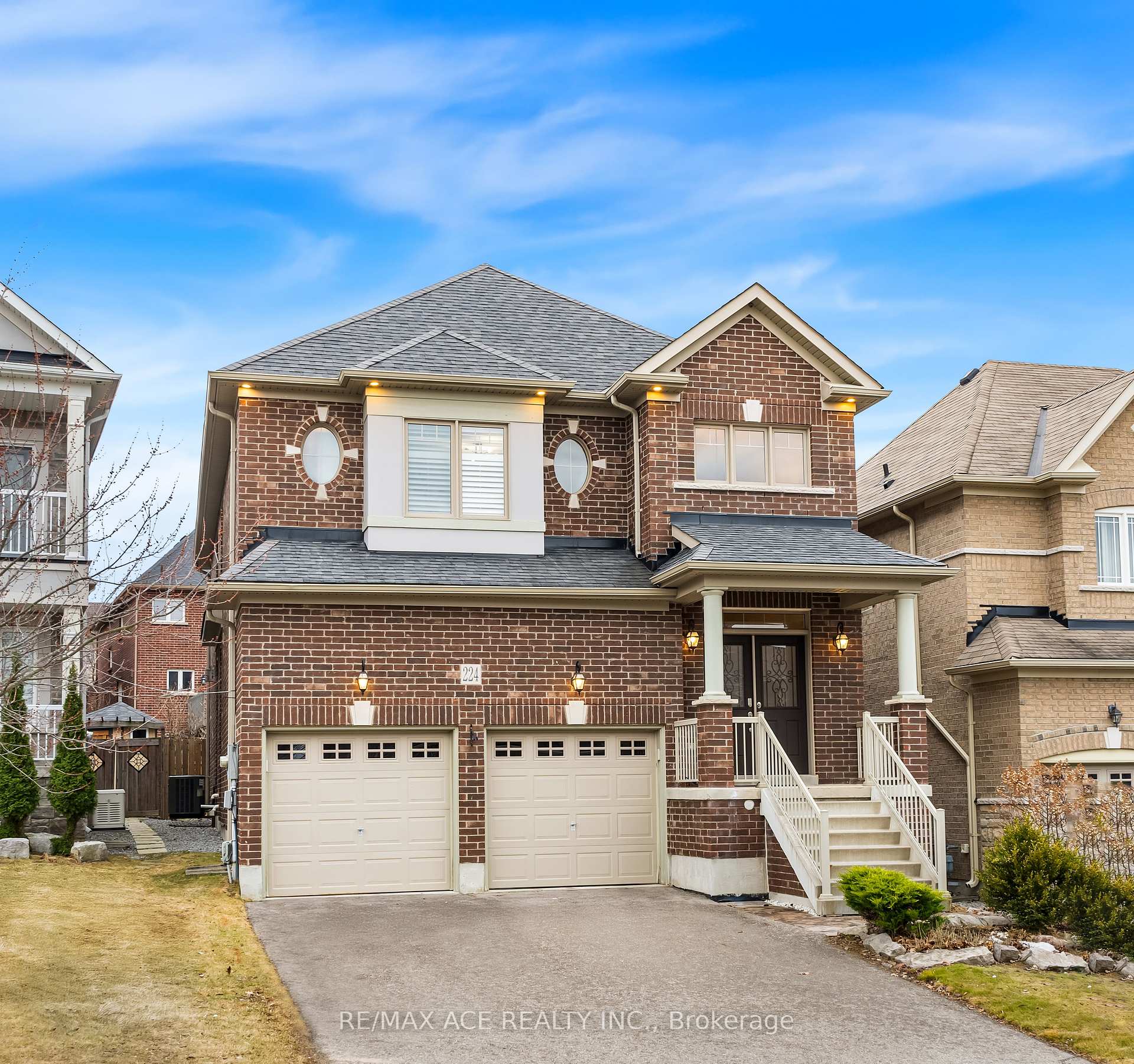 224 Frederick Curran Lane, Newmarket, ON L3X 0B9