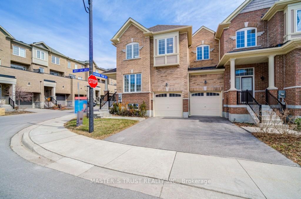 224 Harding Park Street, Newmarket, ON L3Y 0E3