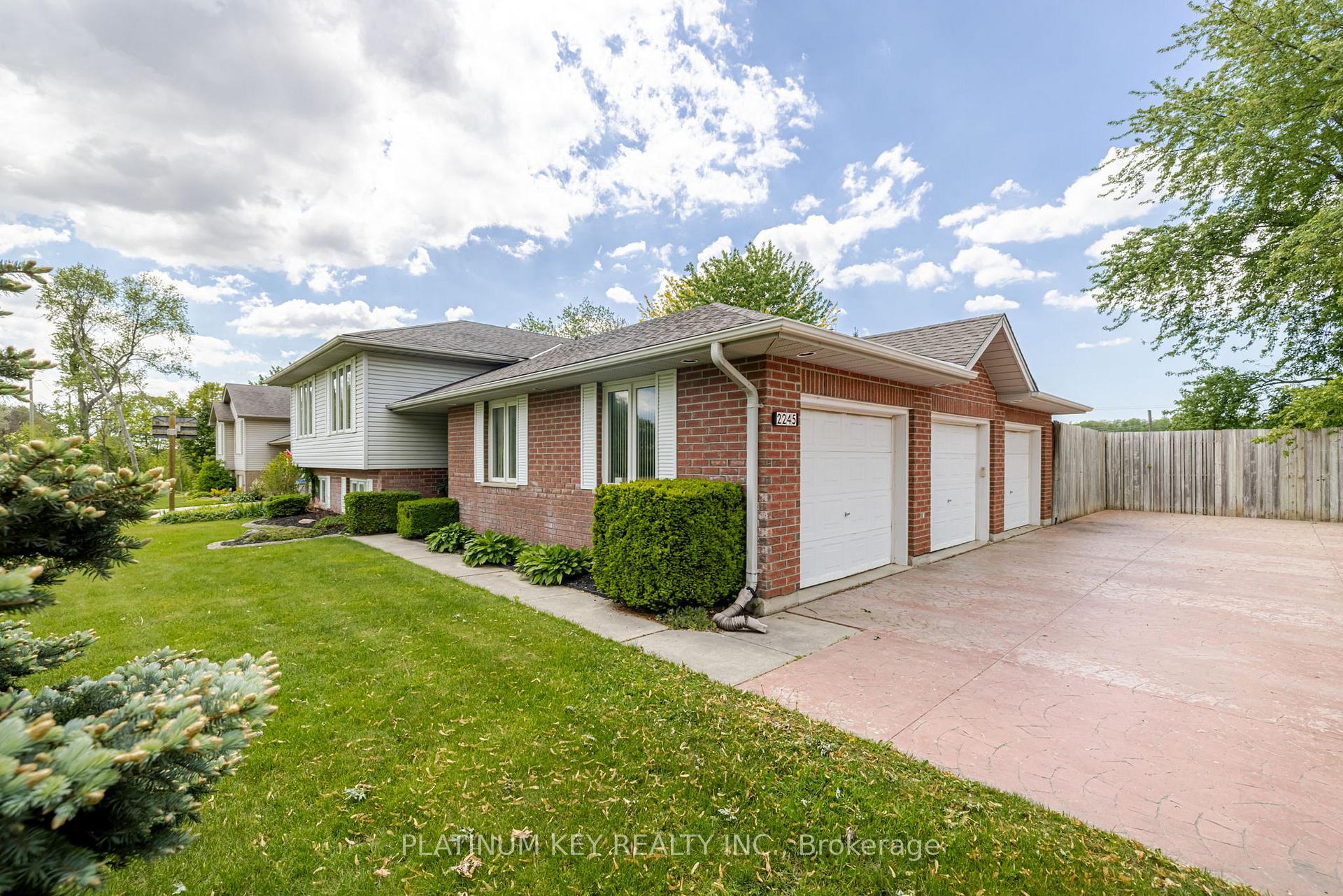 2245 Trillium Way, Strathroy-Caradoc, ON N0L 1W0