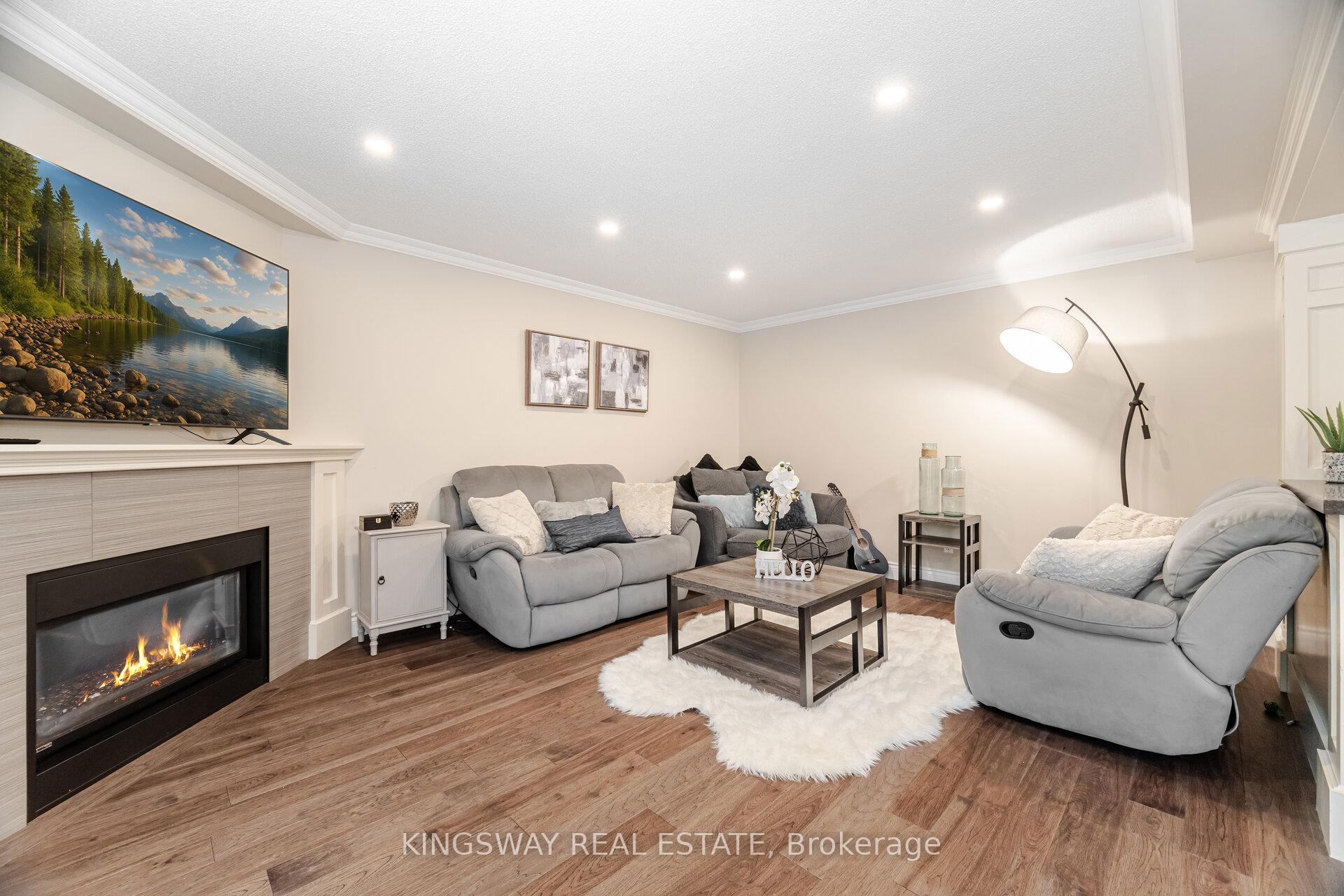 2246 Grand Ravine Drive, Oakville, ON L6H 6B1