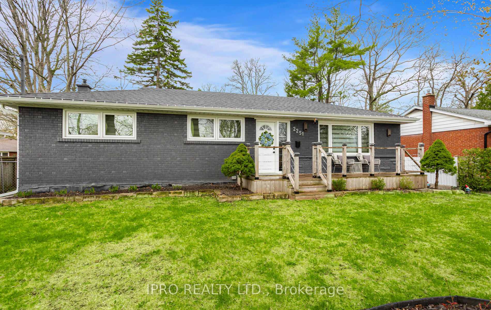 2251 Sunnydale Drive, Burlington, ON L7P 1G2