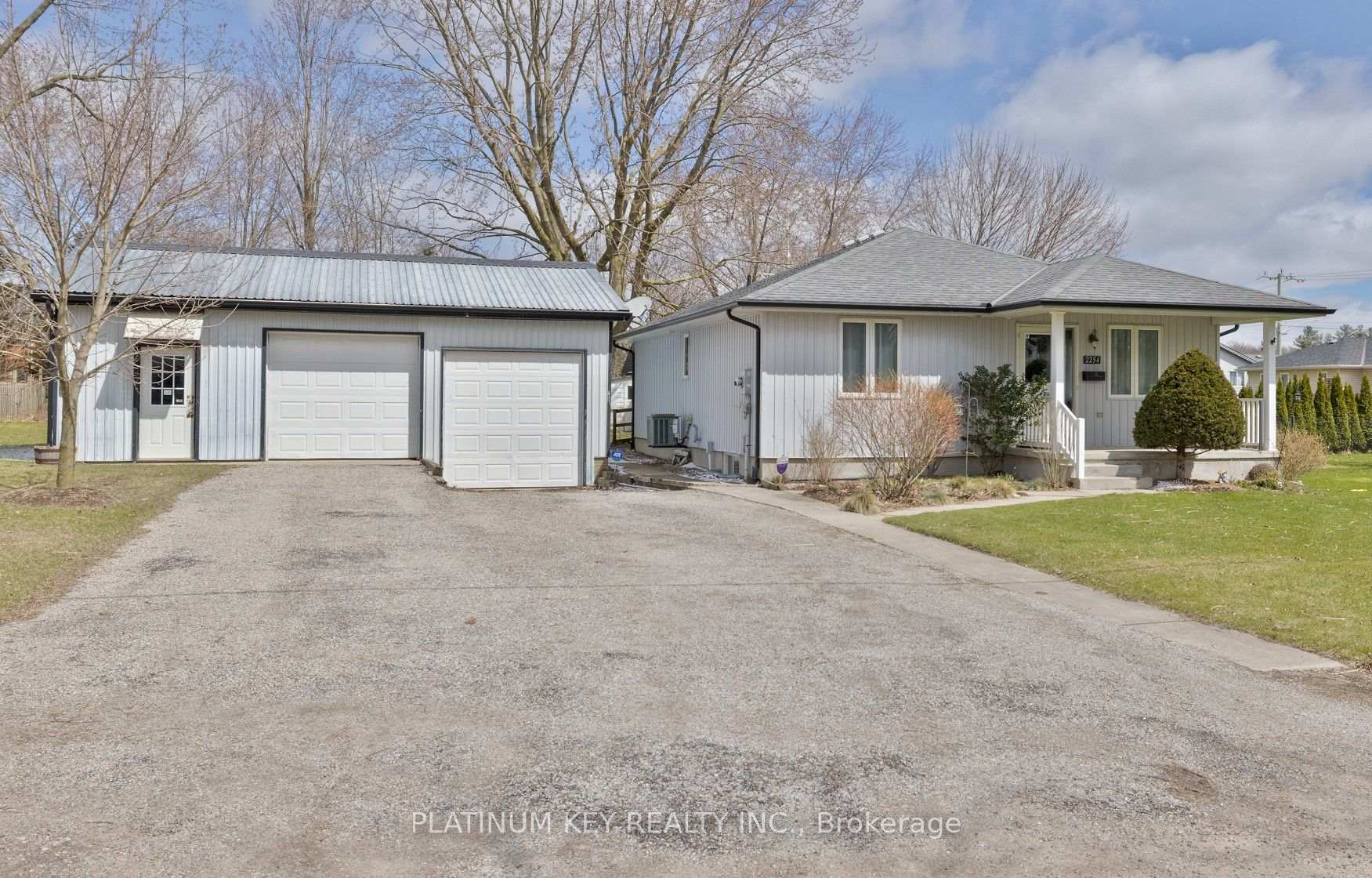 2254 Gore Street, Strathroy-Caradoc, ON N0L 1W0