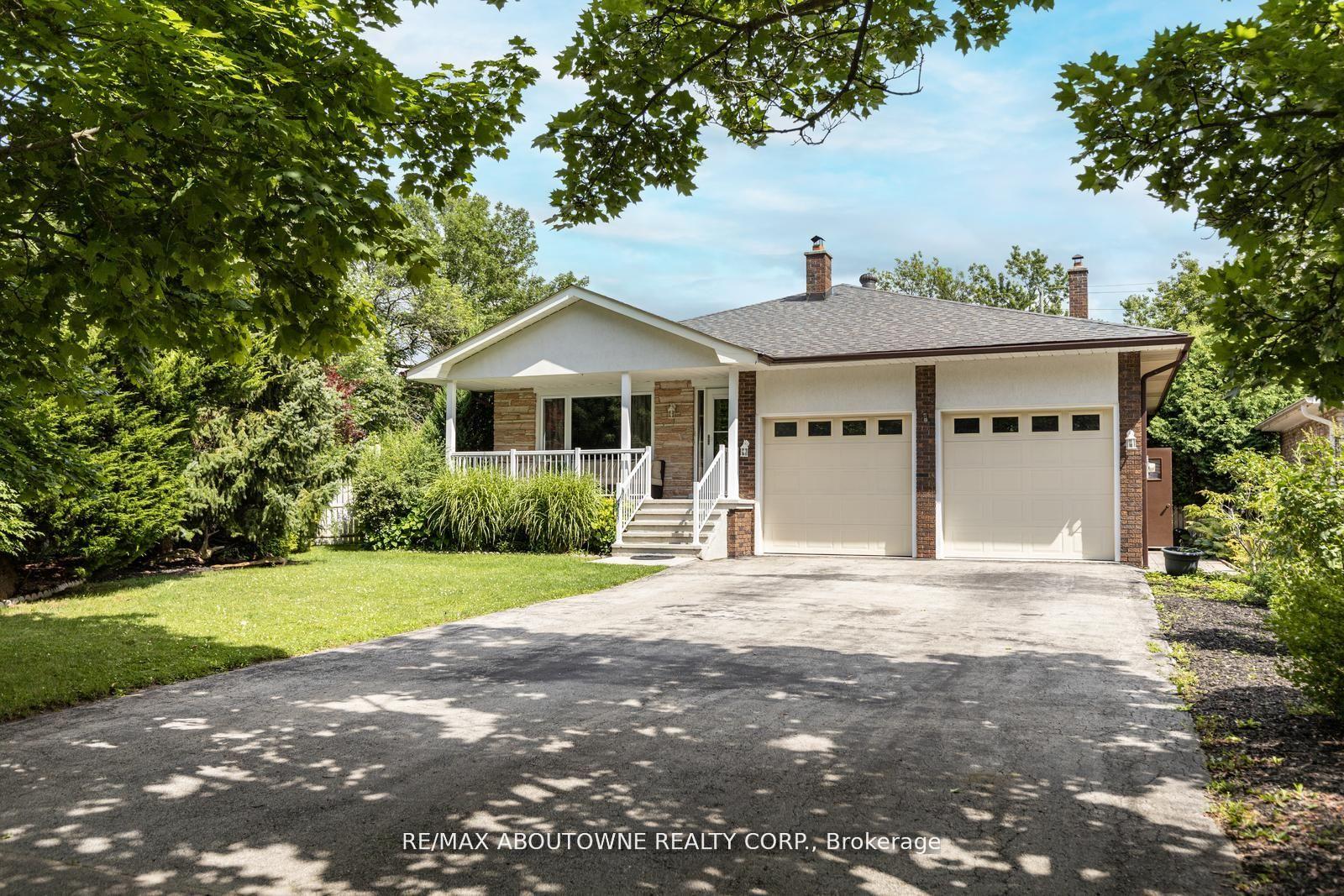 2254 Yates Court, Oakville, ON L6L 5K6