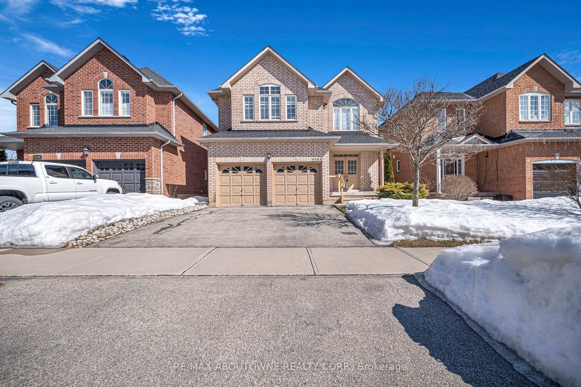 2255 Foxfield Road, Oakville, ON L6M 4C9