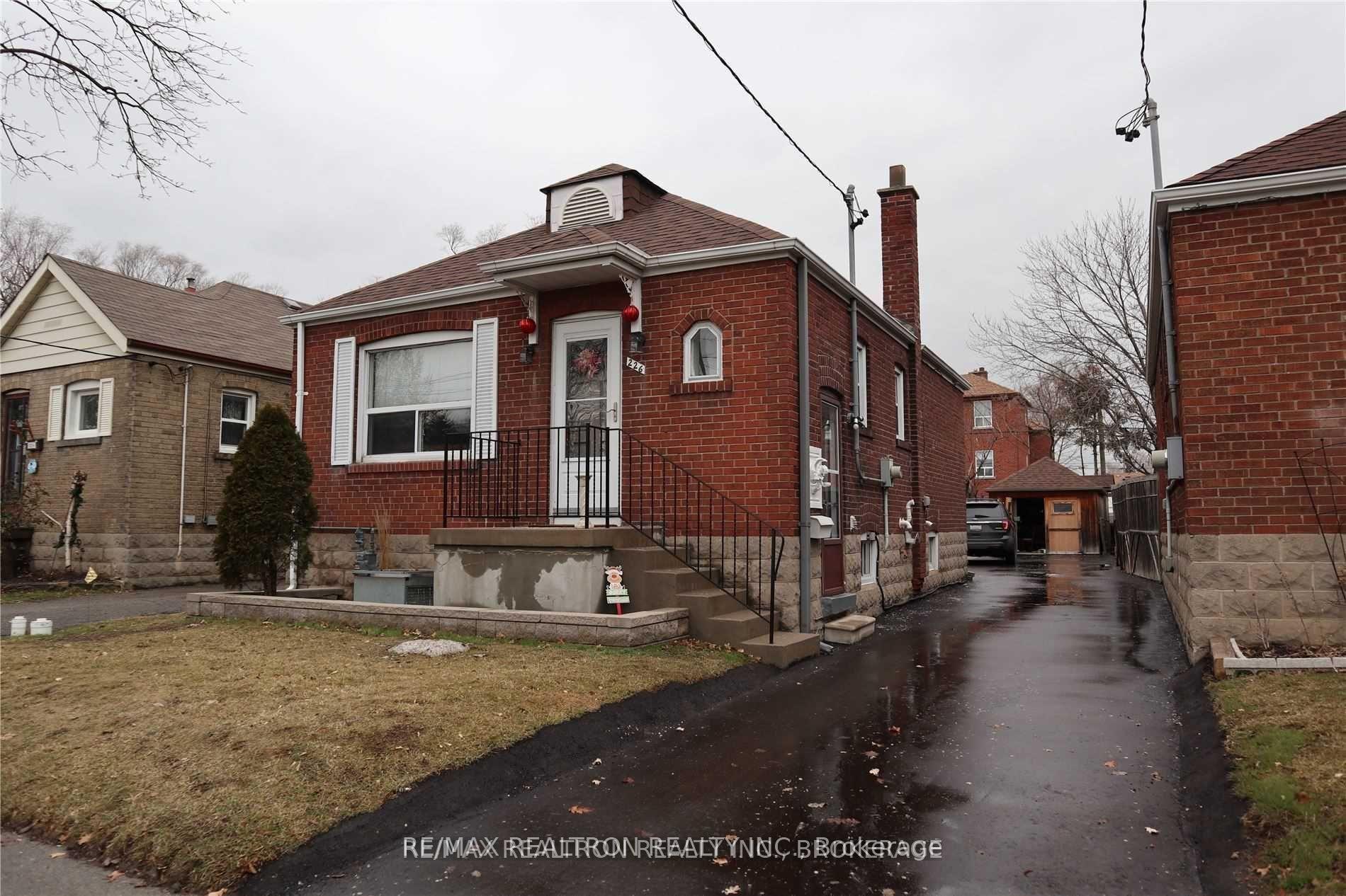 226 Church Street, Toronto, ON M5B 1Z2