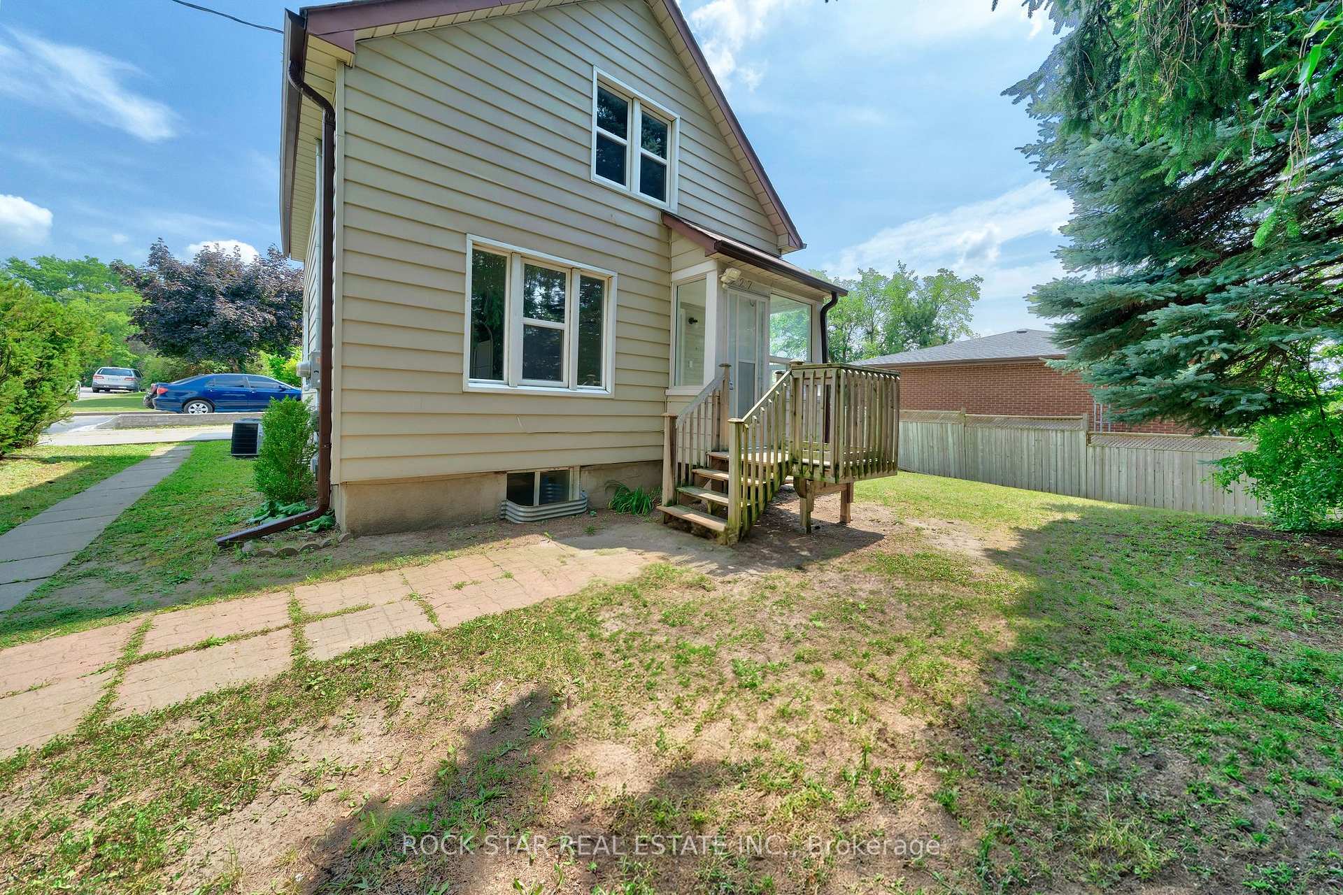 227 Fairway Road N, Kitchener, ON N2A 2N7