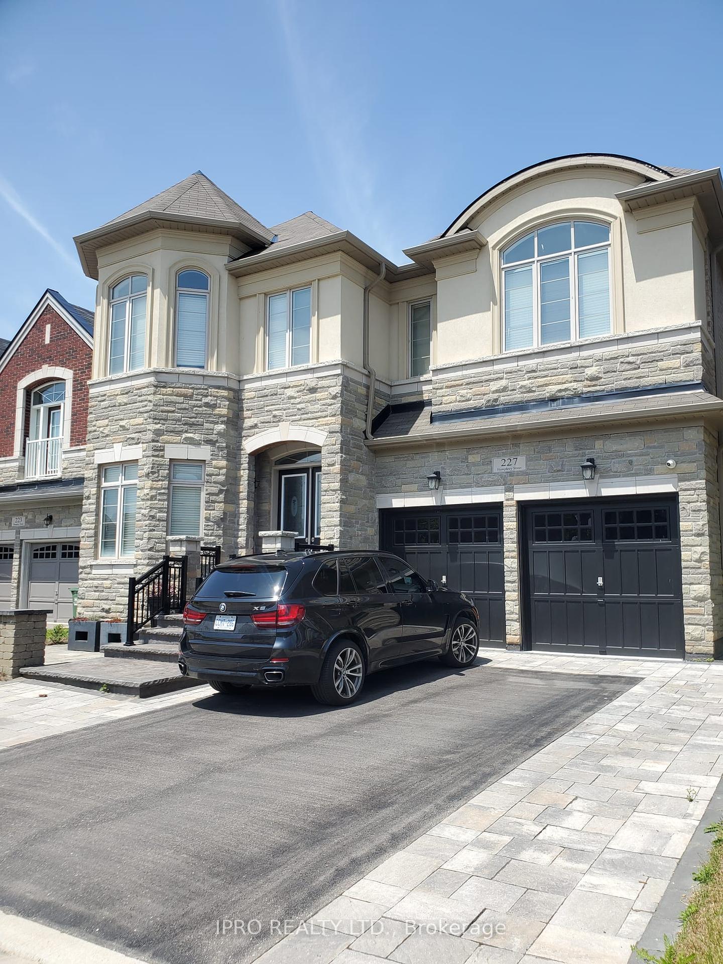 227 Humphrey Street, Hamilton, ON L8B 1X4