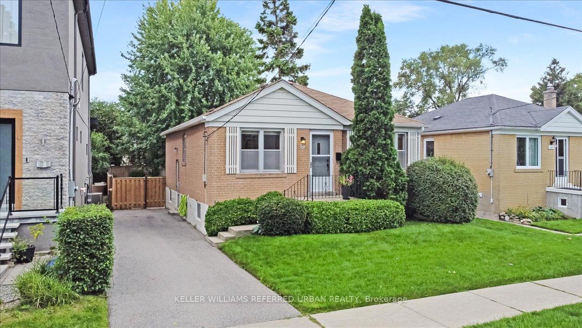 227 Patricia Avenue, Toronto, ON M2M 1J7