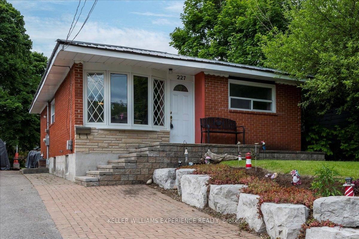227 Southview Road, Barrie, ON L4N 3X6