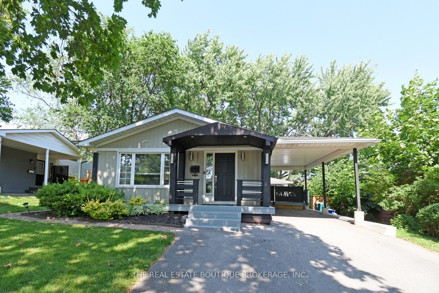 2271 Sheffield Drive, Burlington, ON L7P 2X4