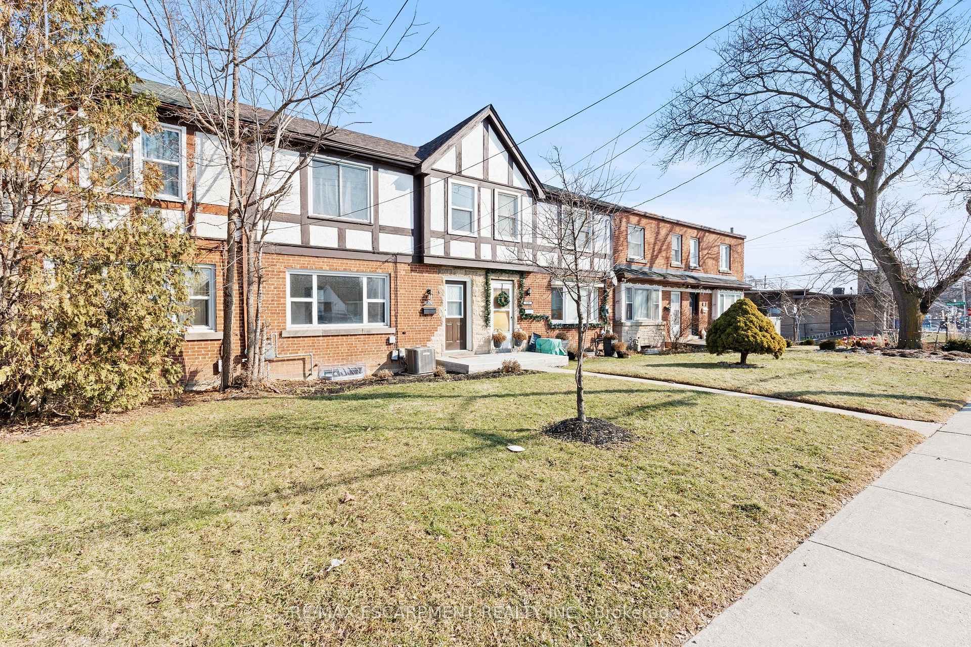 2279 King Street E, Hamilton, ON L8K 1X5