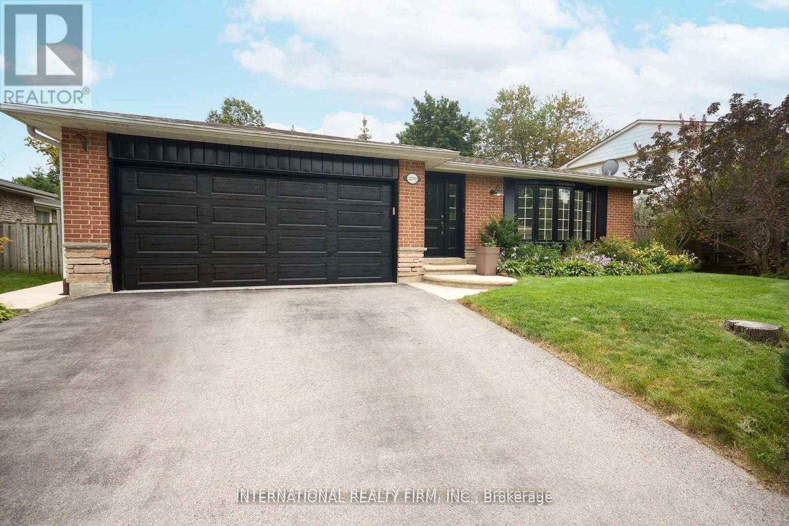 2292 Devon Road, Oakville, ON L6J 5R4