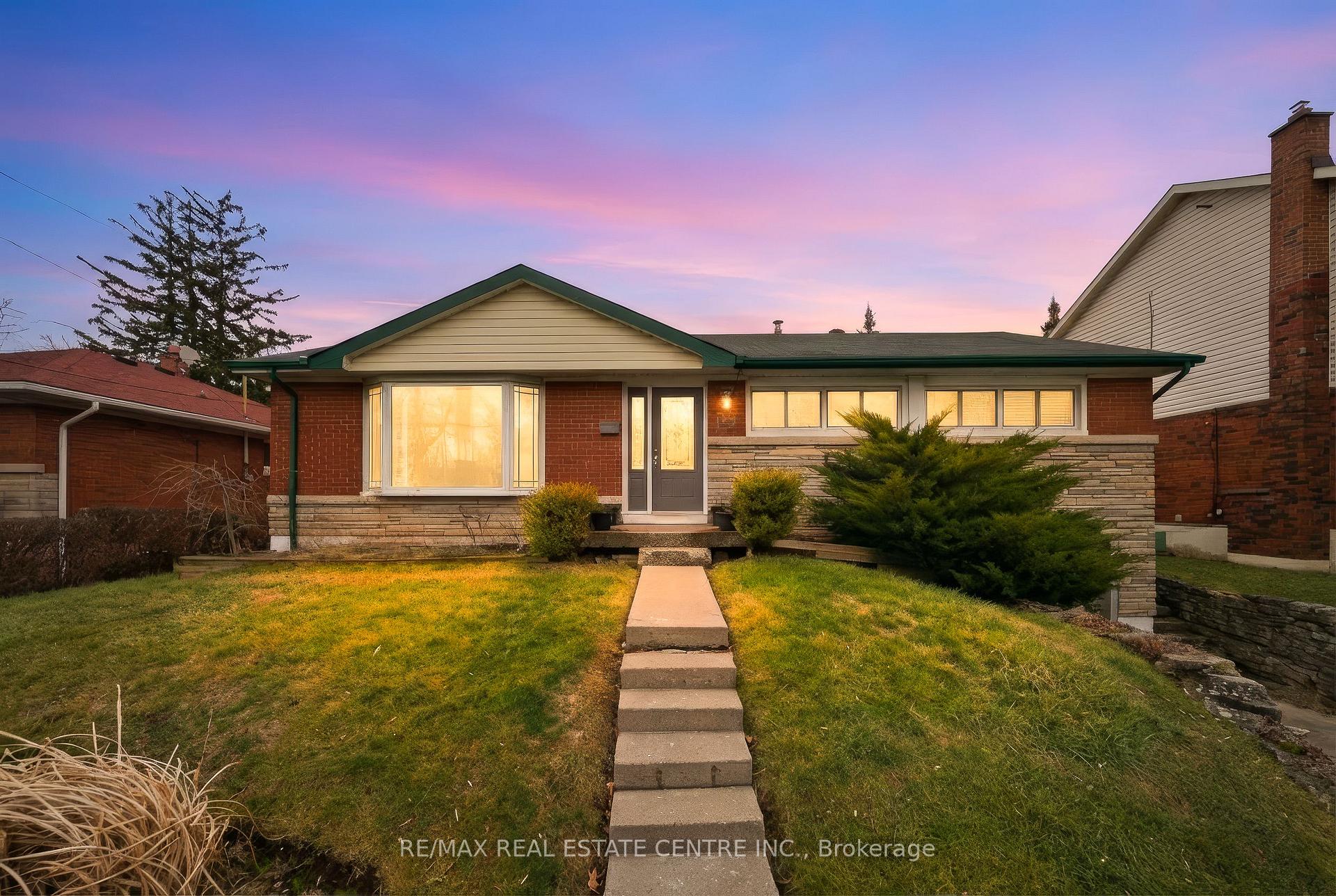 23 Battlefield Drive, Hamilton, ON L8G 1T8