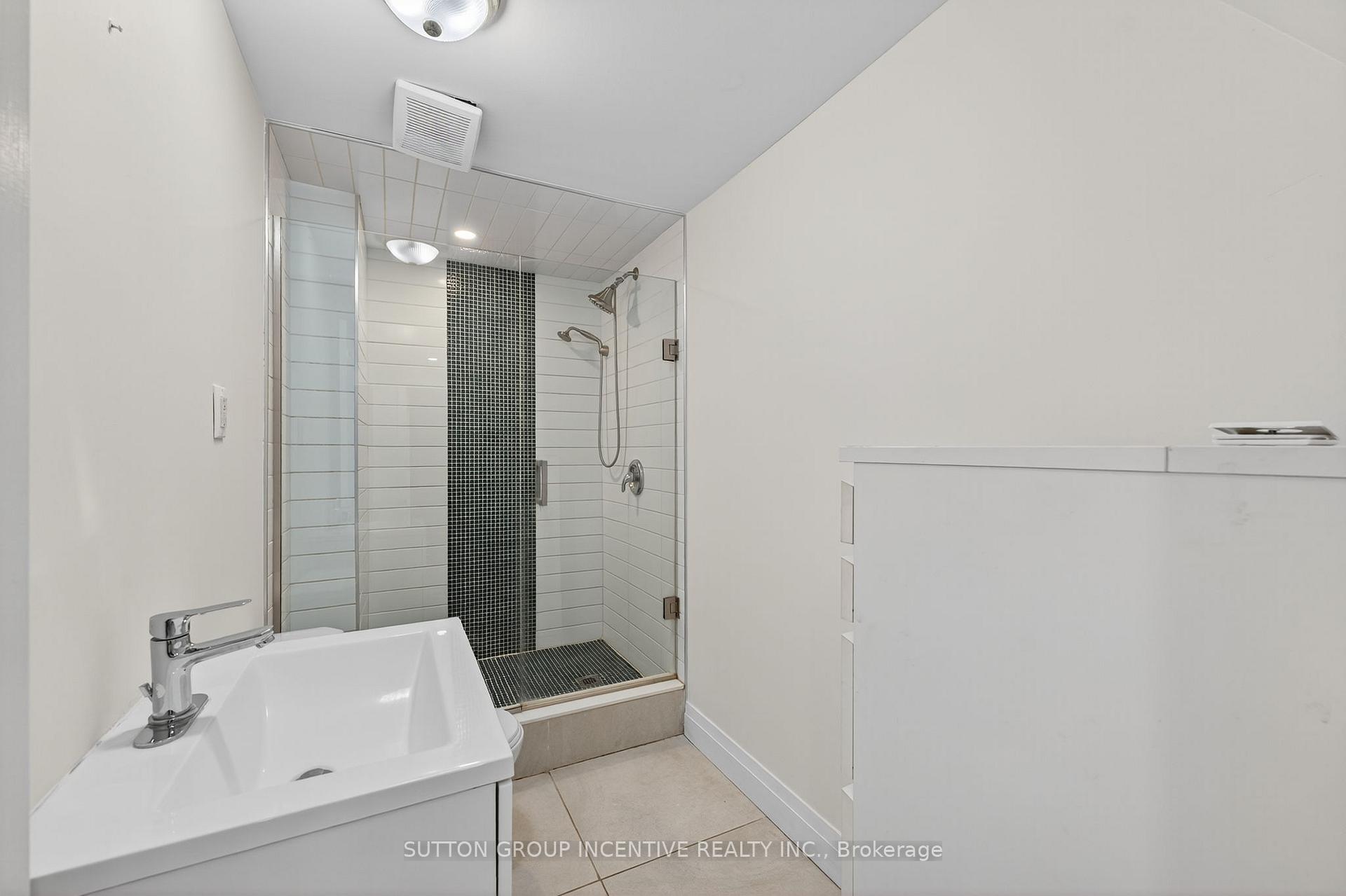 23 Blair Crescent, Barrie, ON L4M 5Y7