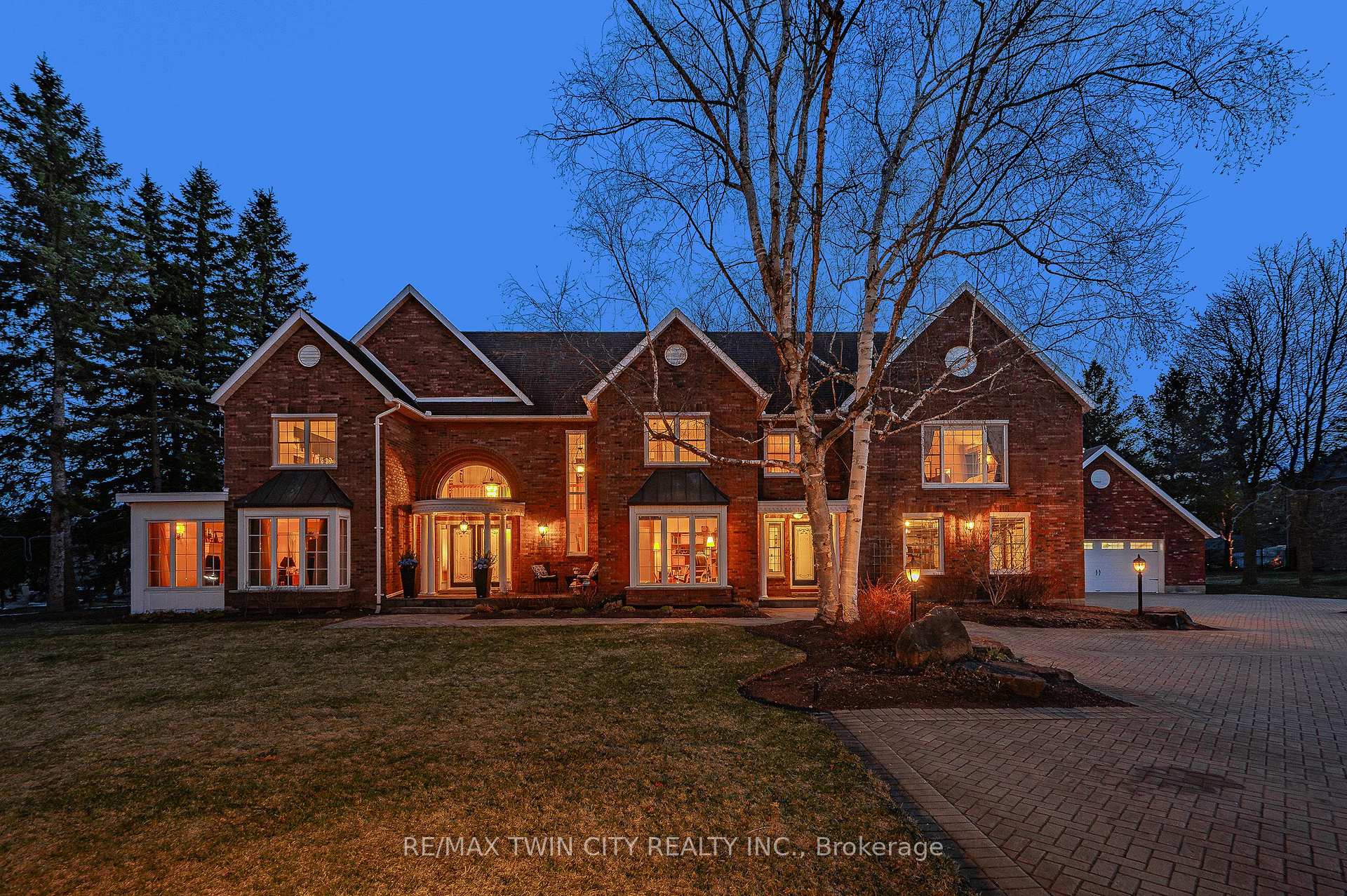 23 Charing Cross, Waterloo, ON N2J 4G8