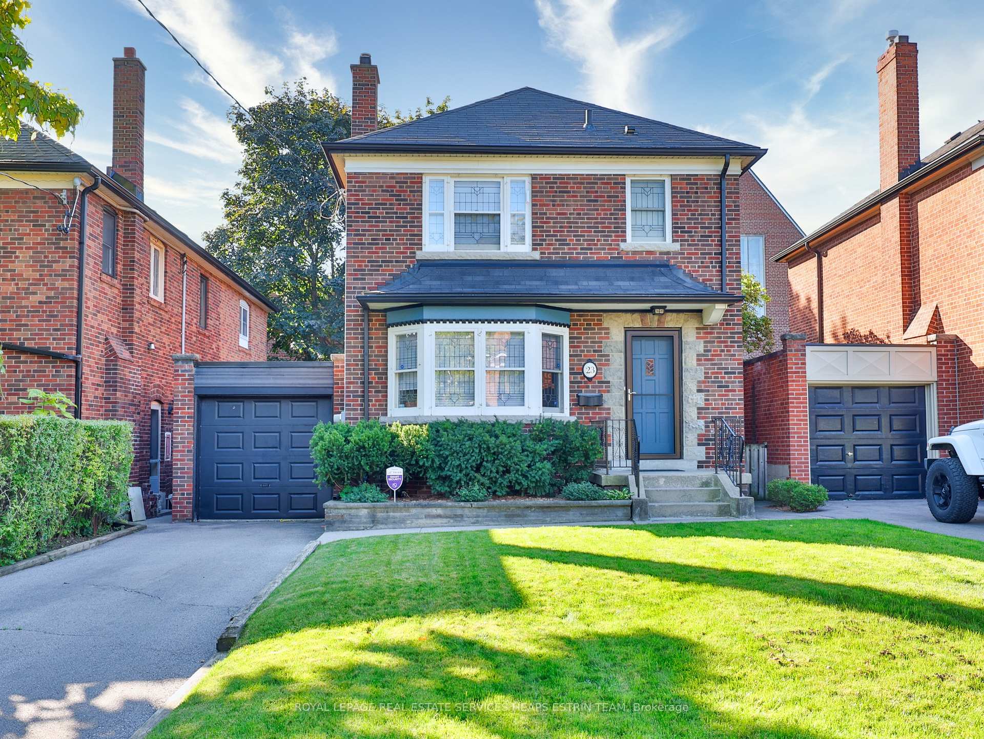 23 Donlea Drive, Toronto, ON M4G 2M1