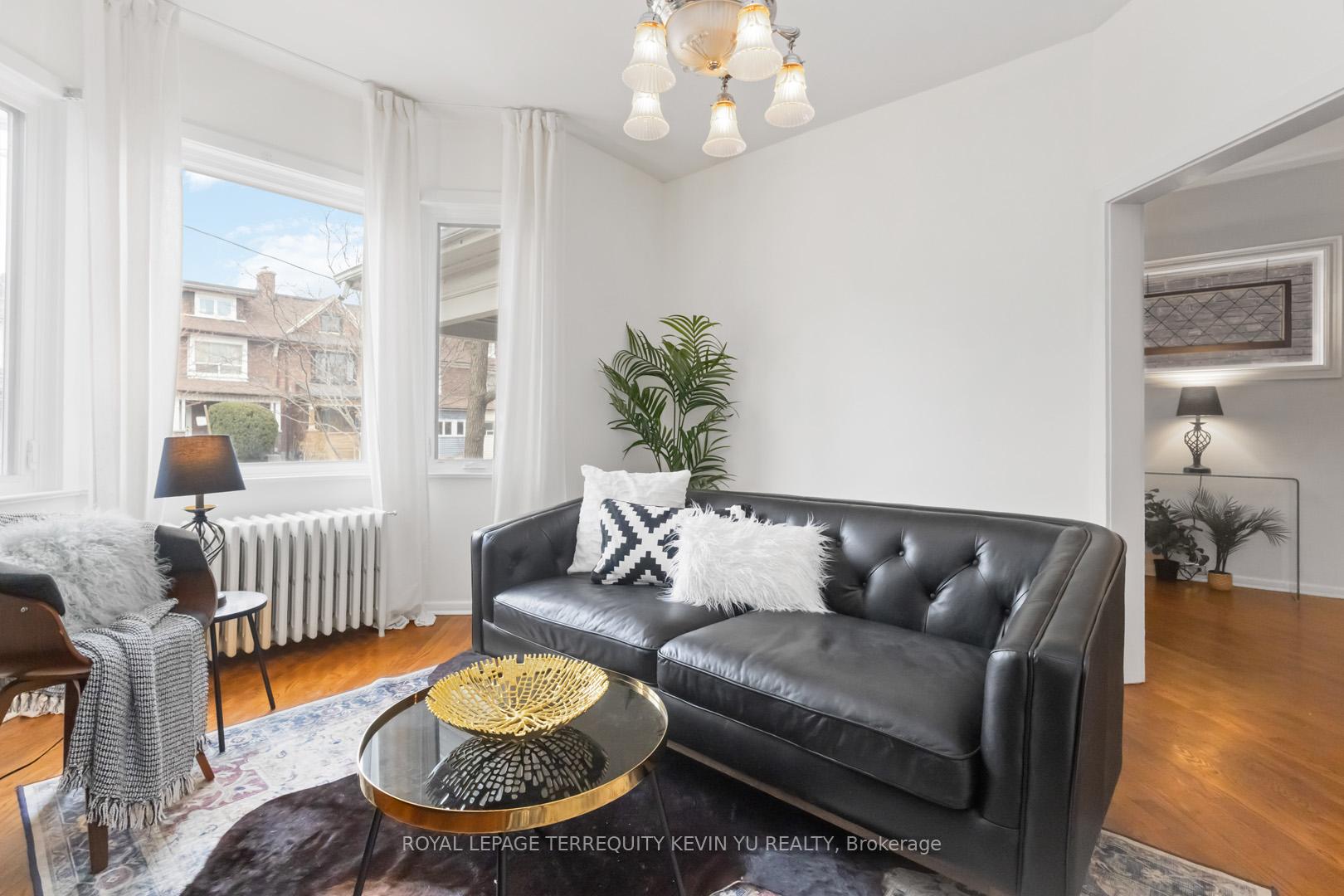 23 Kenneth Avenue, Toronto, ON M6P 1J1